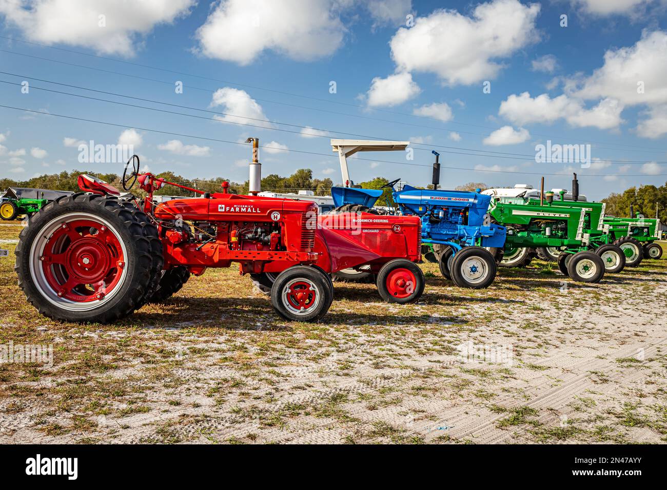 Tractors and farm machinery hi-res stock photography and images - Alamy