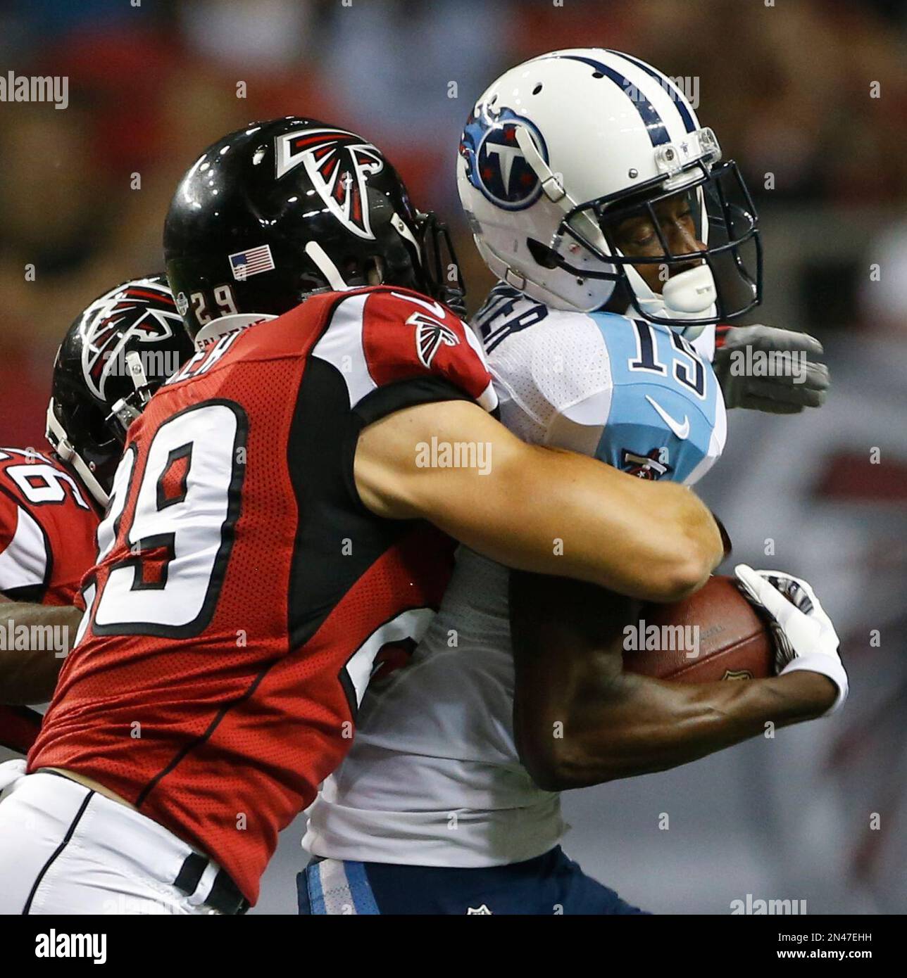 Tennessee Titans wide receiver Justin Hunter (15) moves the ball as ...