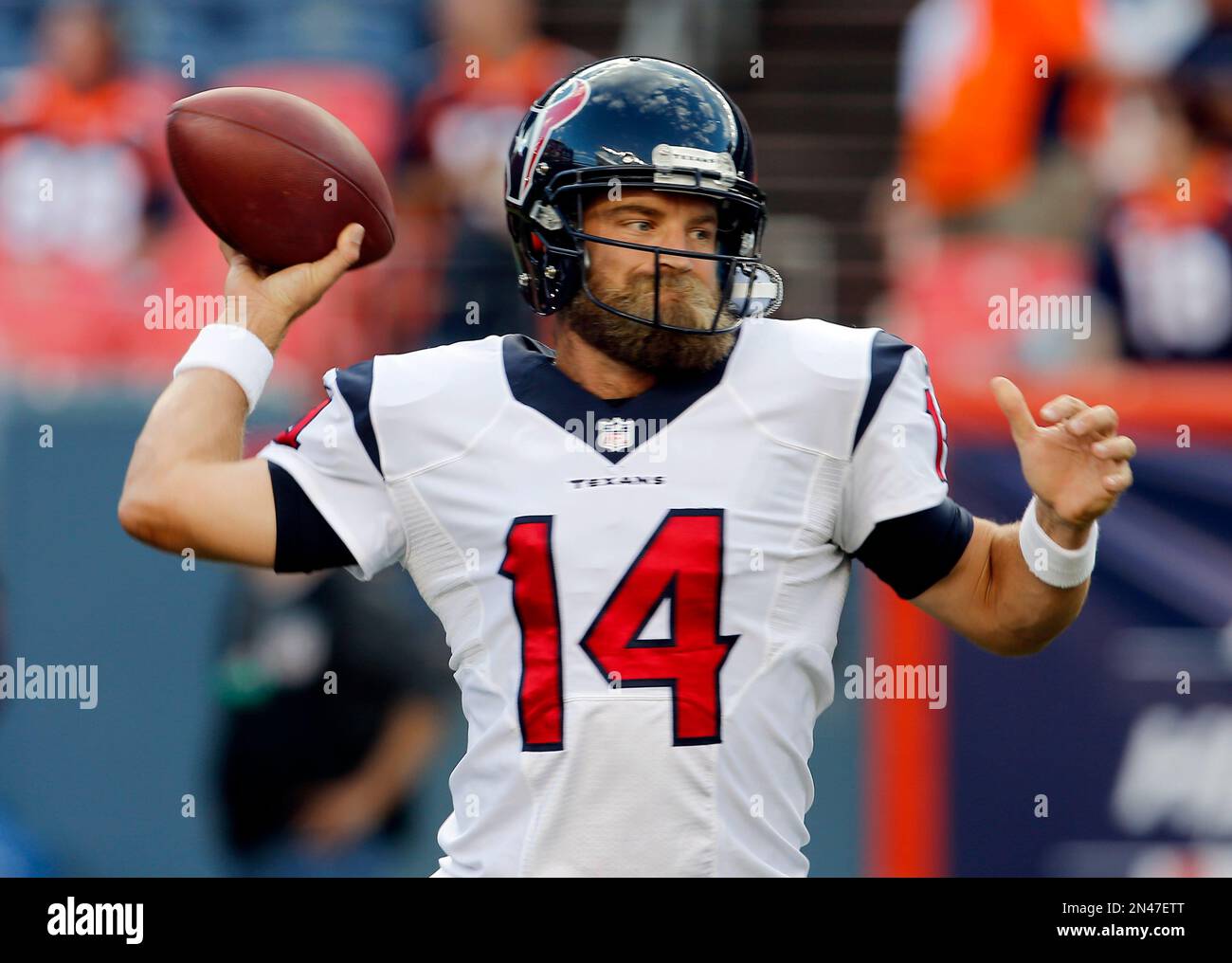 Houston Texans quarterback Ryan Fitzpatrick (14) warms up prior to an ...
