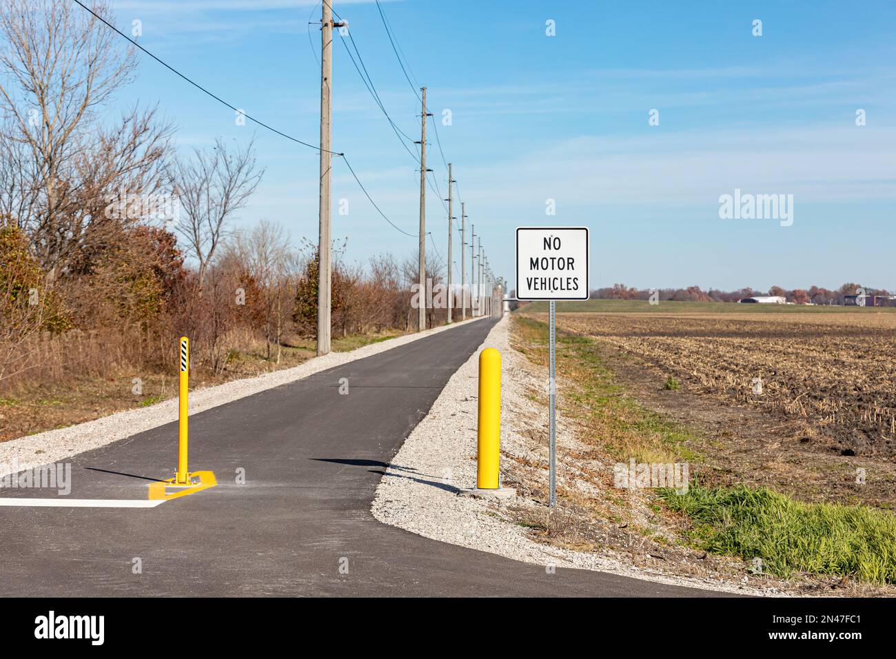Multiuse trail sign hi-res stock photography and images - Alamy