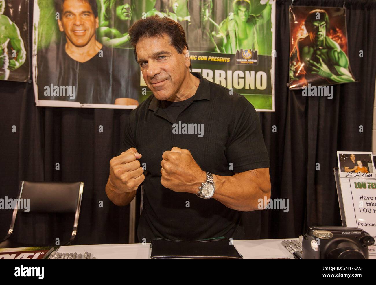 Actor Lou Ferrigno signs autographs during the Wizard World Chicago ...