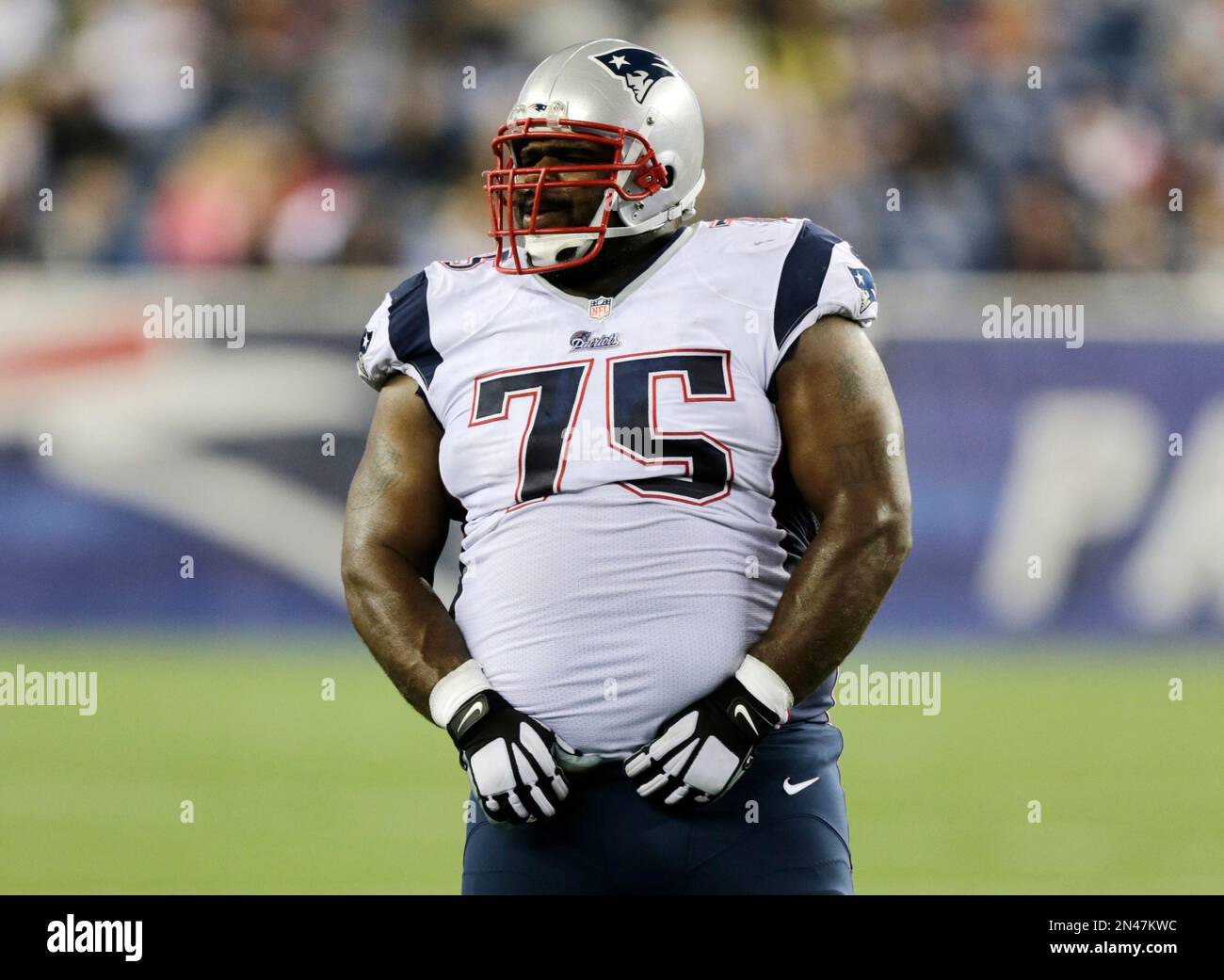 New England Patriots defensive tackle Vince Wilfork (75) on the line of ...
