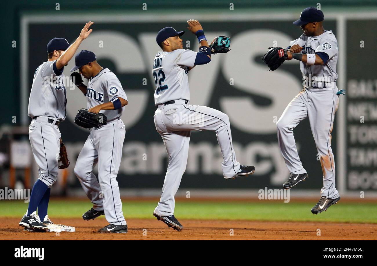 Seattle Mariners' Robinson Cano (22) and Austin Jackson, right ...