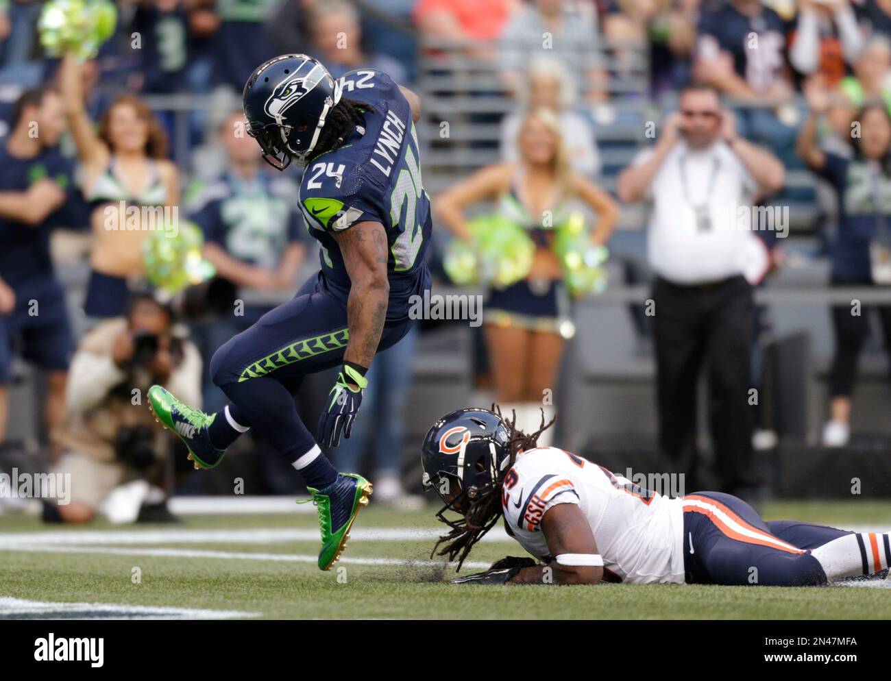 Seattle Seahawks' Marshawn Lynch (24) scores as Chicago Bears' Danny ...