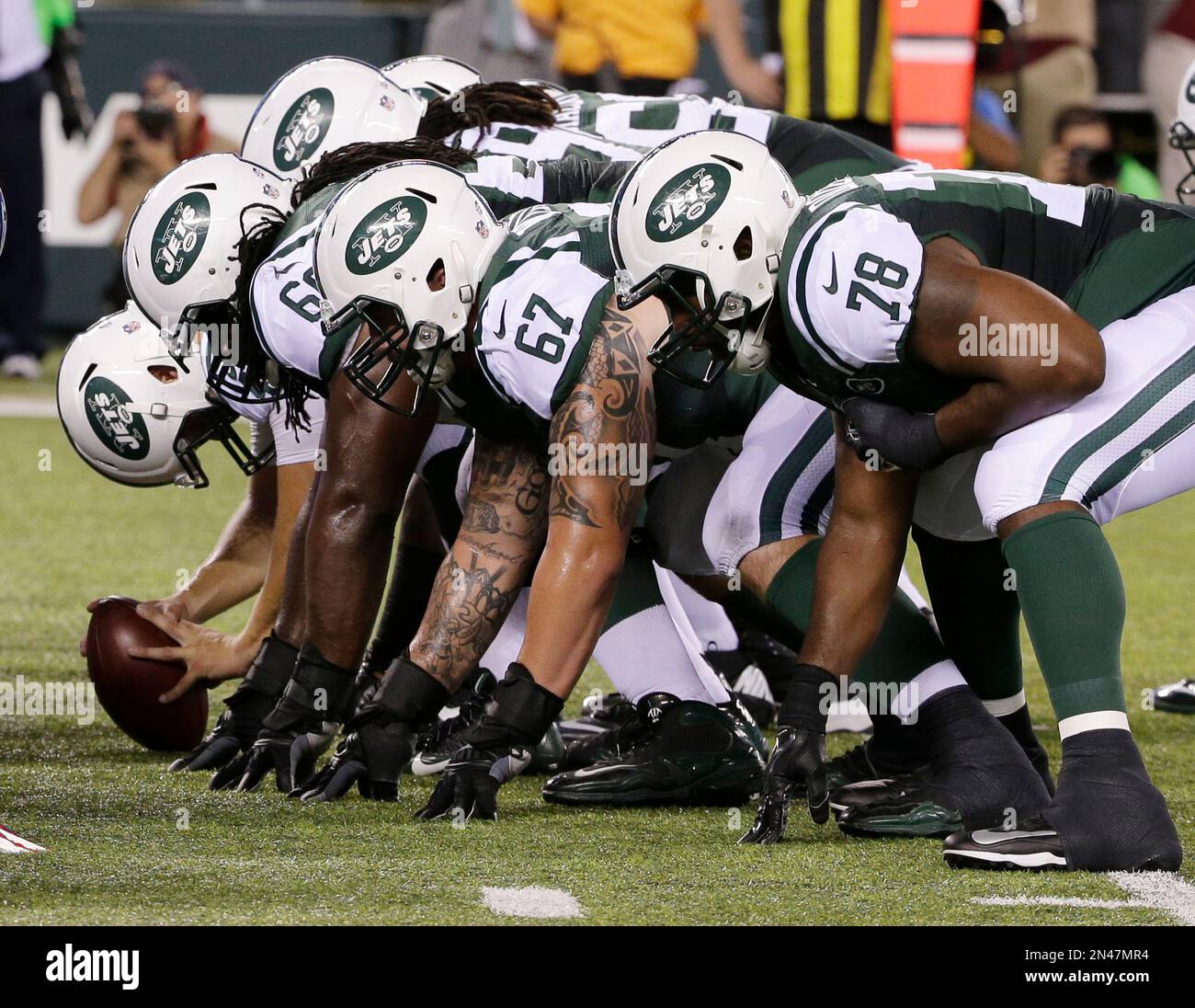 New York Jets offensive line against the New York Giants in the first ...