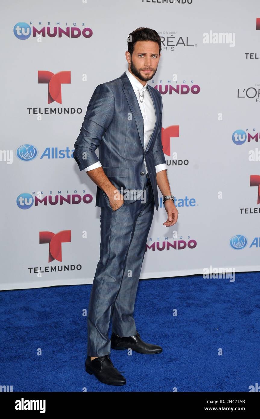 Gabriel Coronel arrives for the Premios Tu Mundo Awards at the American ...