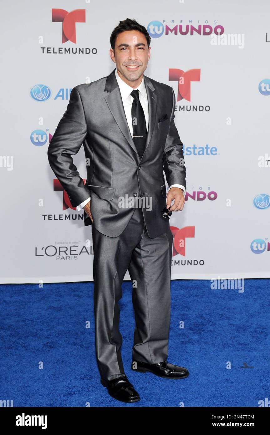 Jesus Salas arrives for the Premios Tu Mundo Awards at the American Airlines Arena on August 21 ...