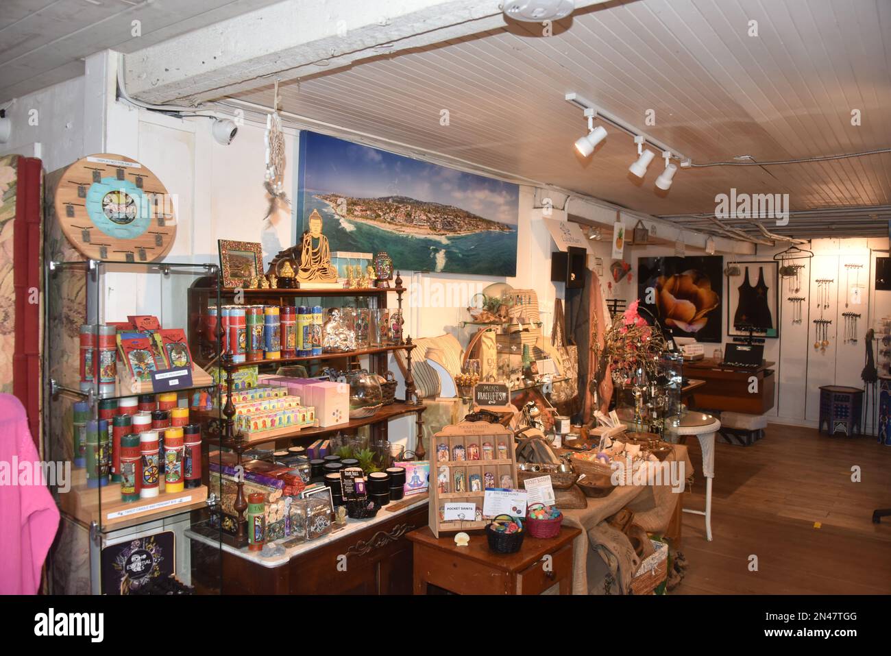 La Jolla, CA. USA.1/1/2023. The petite CAVE STORE. Home to a tunnel ...