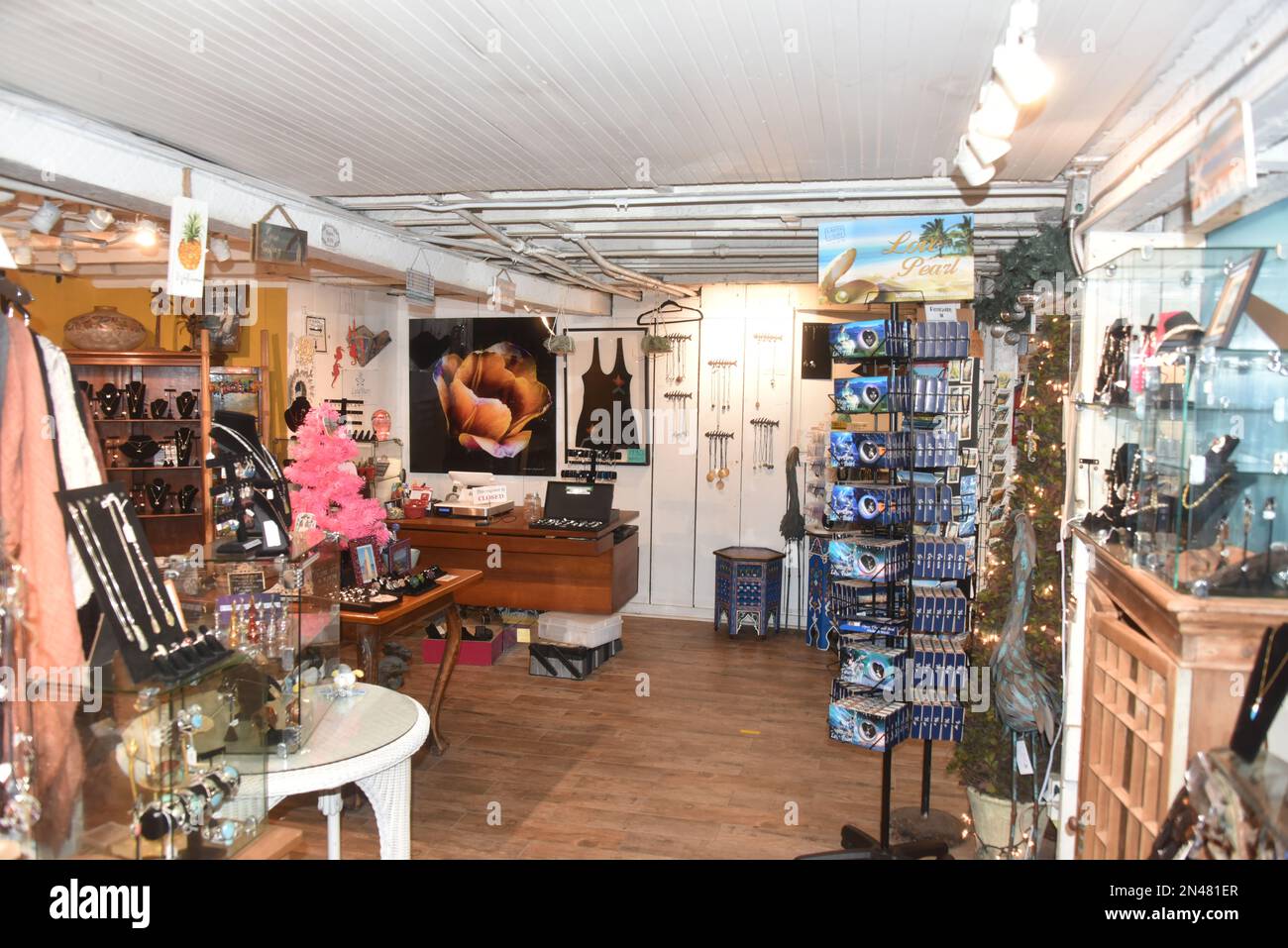 La Jolla, CA. USA.1/1/2023. The petite CAVE STORE. Home to a tunnel ...