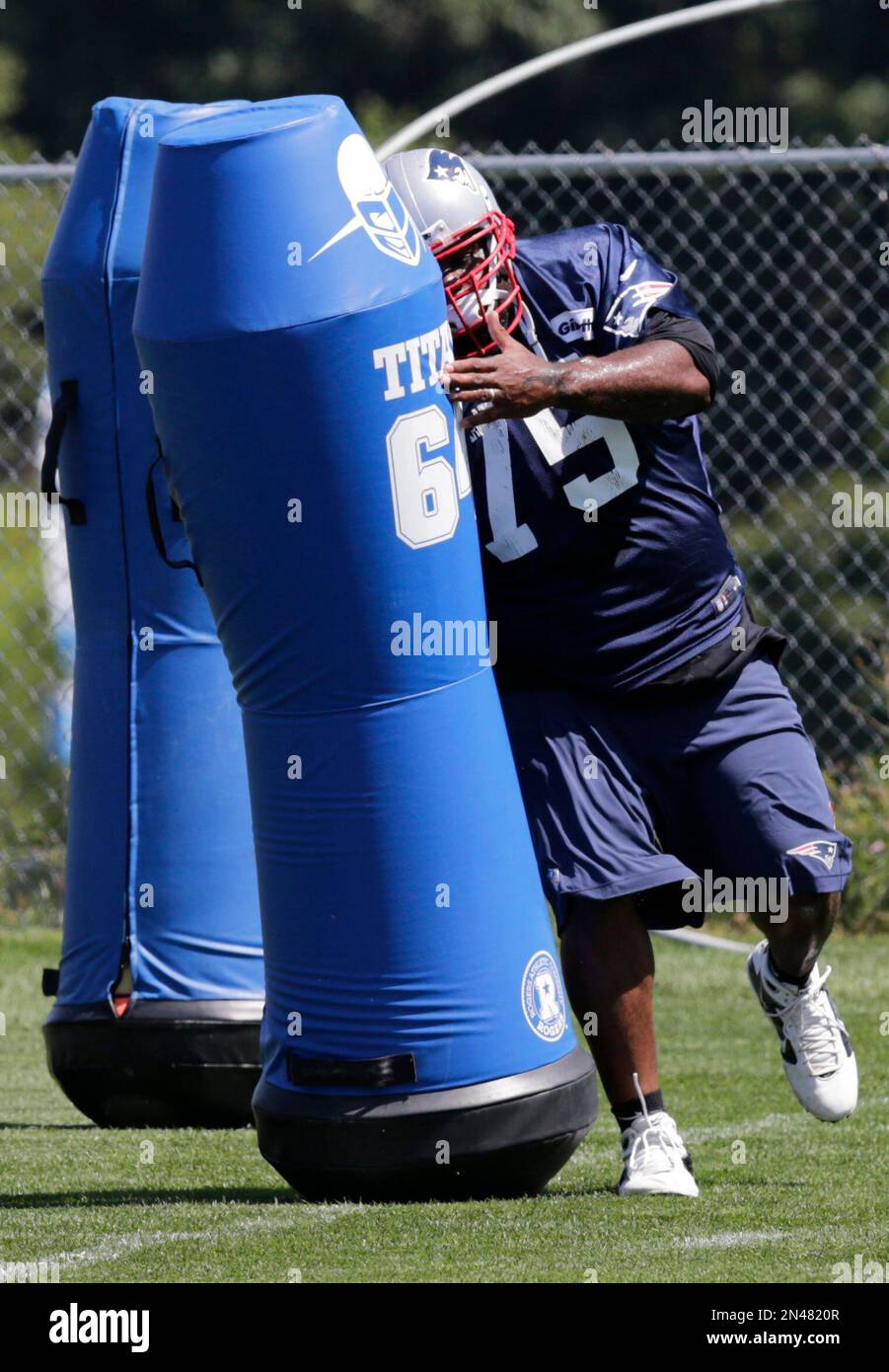 New England Patriots defensive tackle Vince Wilfork (75) hits a ...