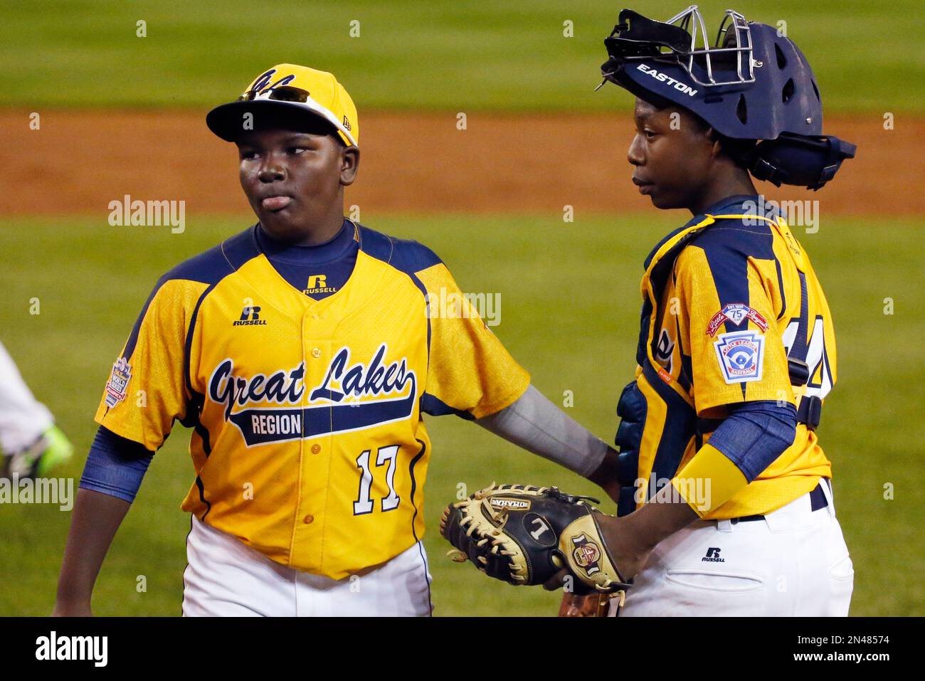 Chicago's Joshua Houston (17) and catcher Brandon Green gather after ...