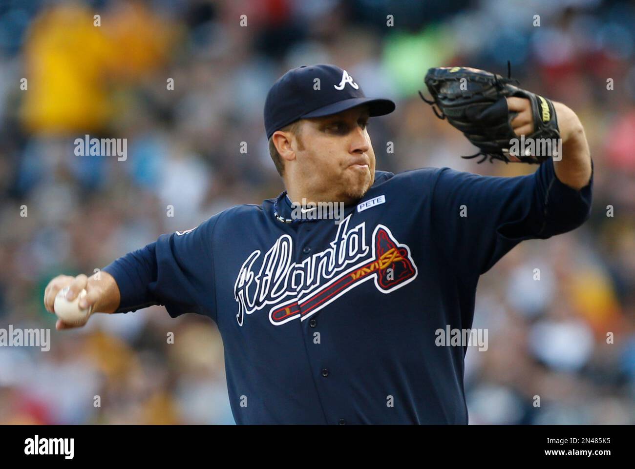 Atlanta Braves starting pitcher Aaron Harang throws against the ...