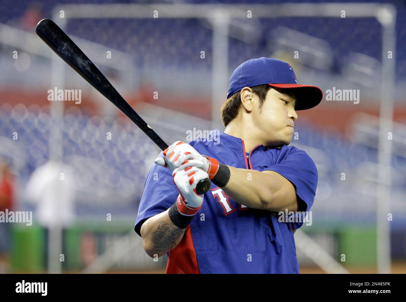 Texas Rangers left fielder Shin-Soo Choo warms up during batting ...