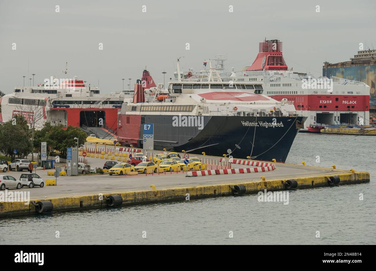Athen griechenland hafen hi-res stock photography and images - Alamy