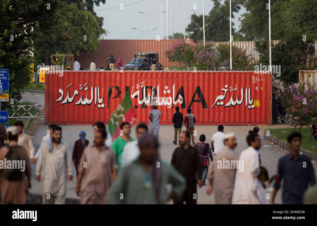 Pakistani authorities place shipping containers to stop protesters from ...