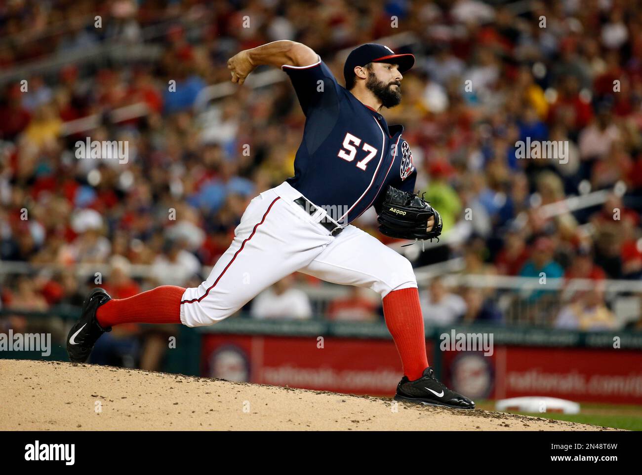 Washington Nationals starting pitcher Tanner Roark throws during a ...