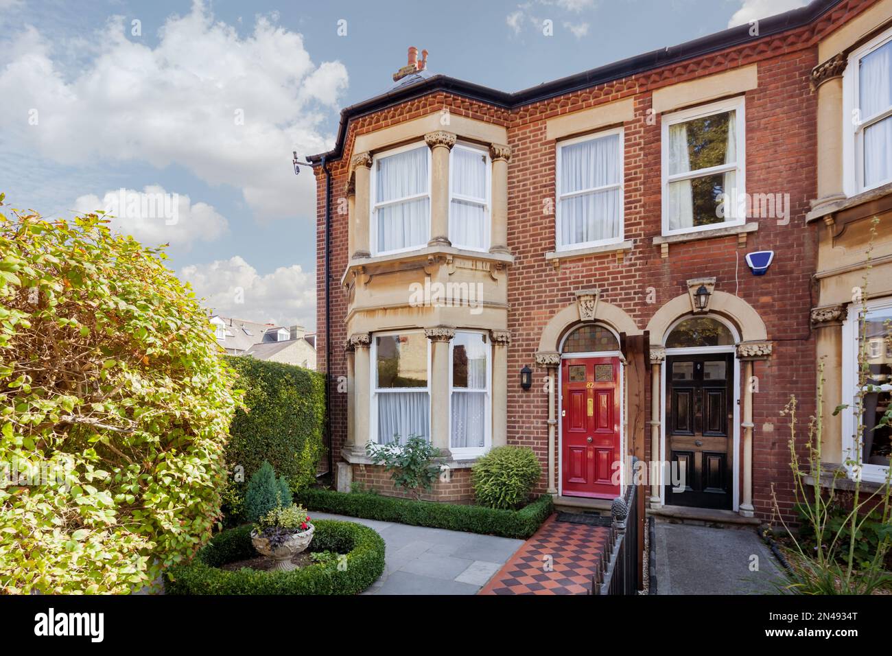 Victorian bay windows hi-res stock photography and images - Alamy