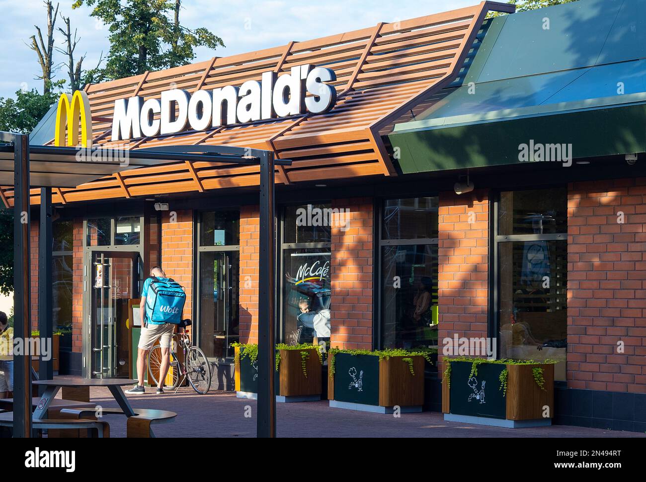 Mcdonalds exterior hi-res stock photography and images - Alamy