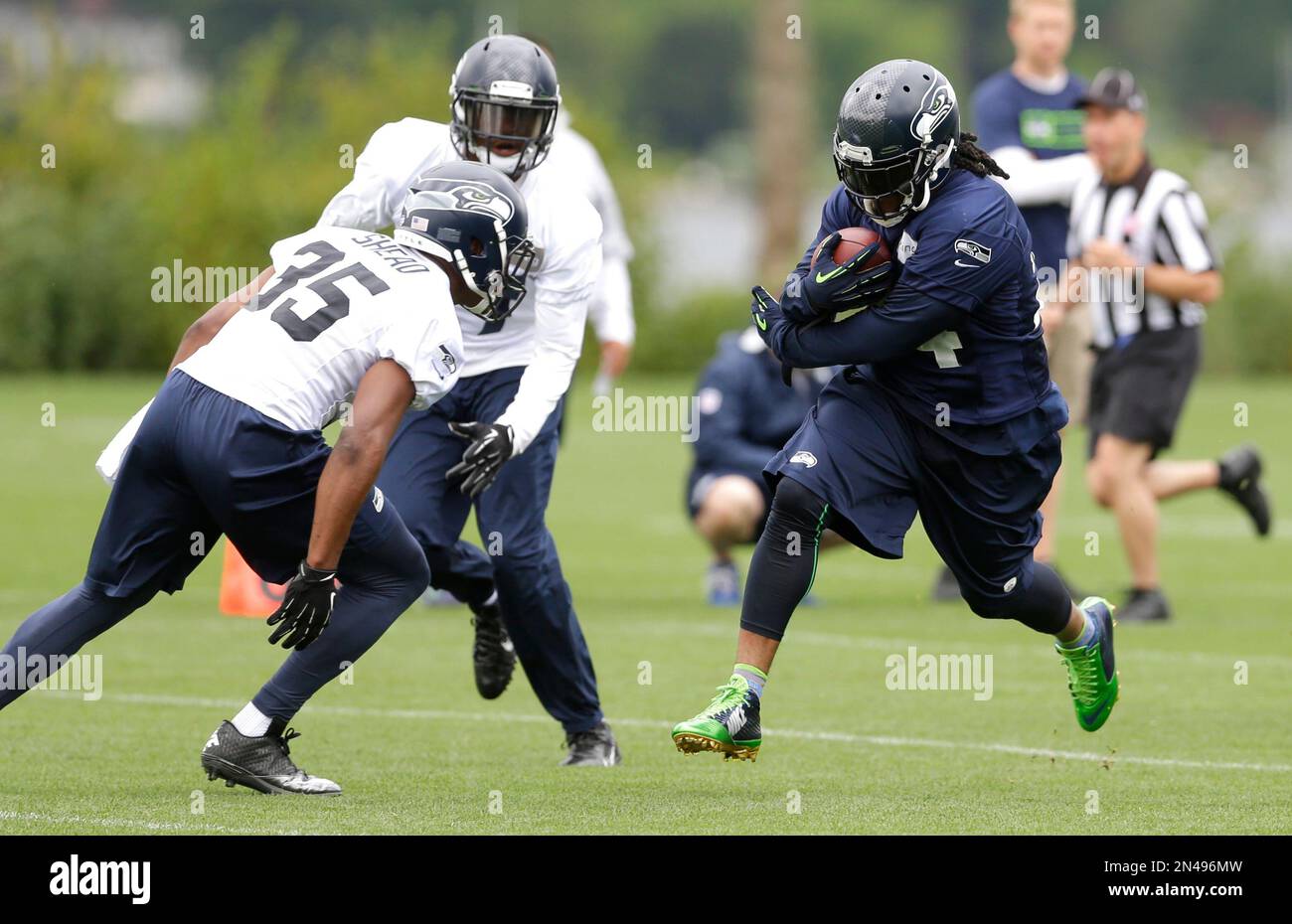 Seattle Seahawks running back Marshawn Lynch, right, rushes with the ...