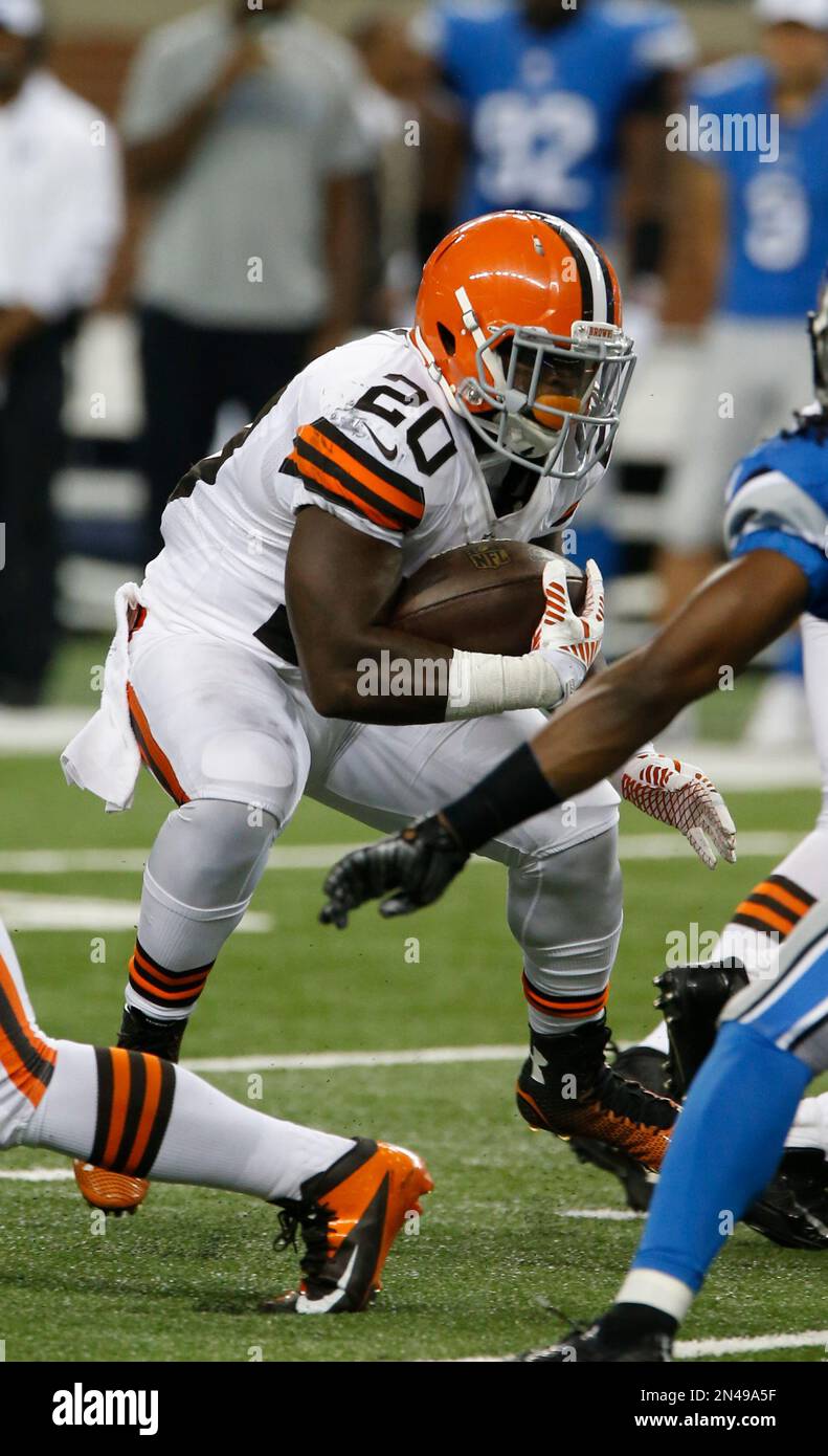 Cleveland Browns running back Terrance West (20) carries against the ...