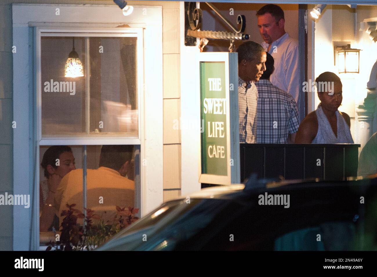 President Barack Obama and first lady Michelle Obama leave The Sweet ...
