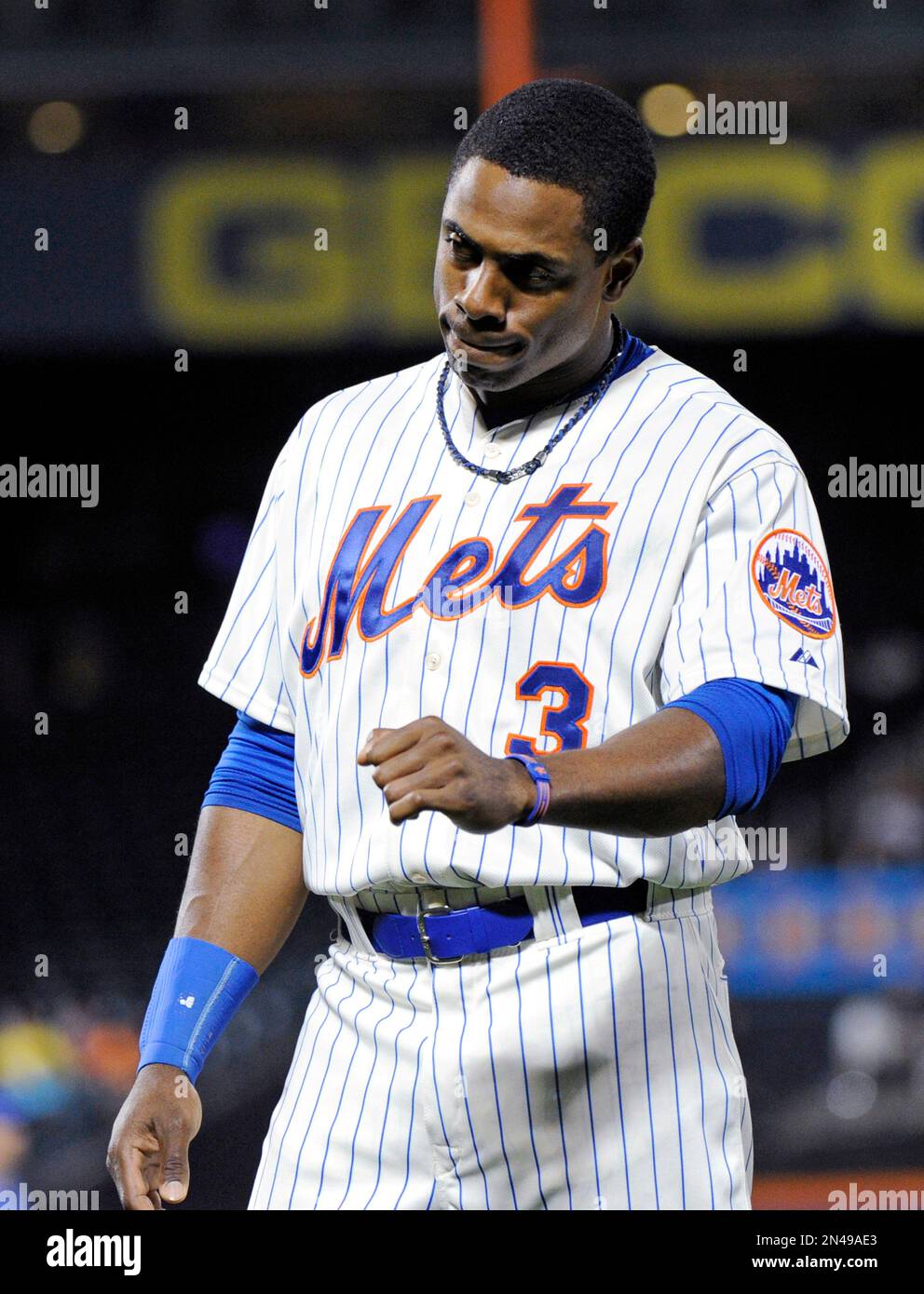New York Mets' Curtis Granderson reacts after grounding out to end the ...