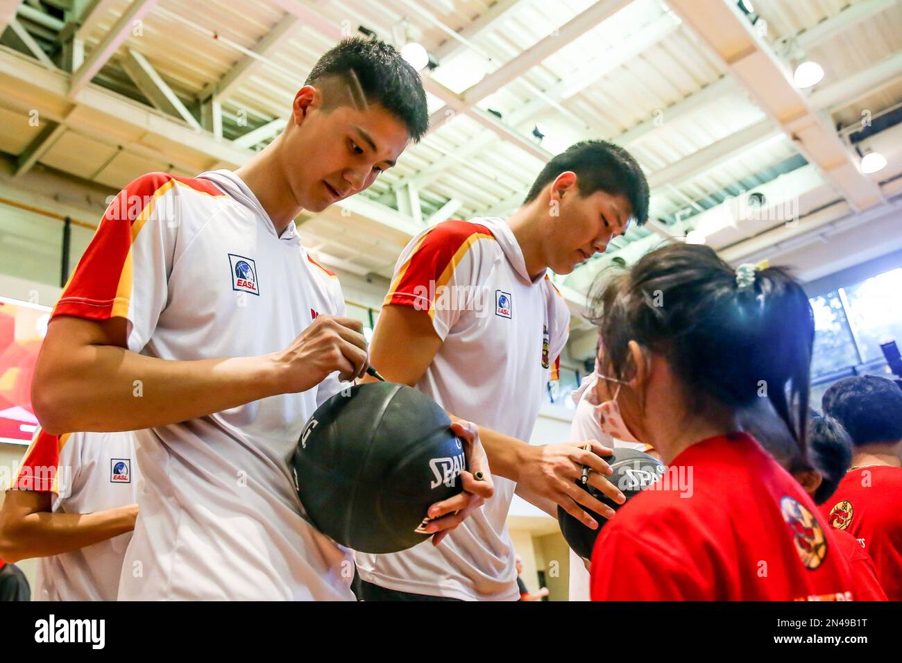 Taguig City, Philippines. 8th Feb, 2023. Zhu Songwei (1st L) and Liu Chuanxing (2nd L) of the ...