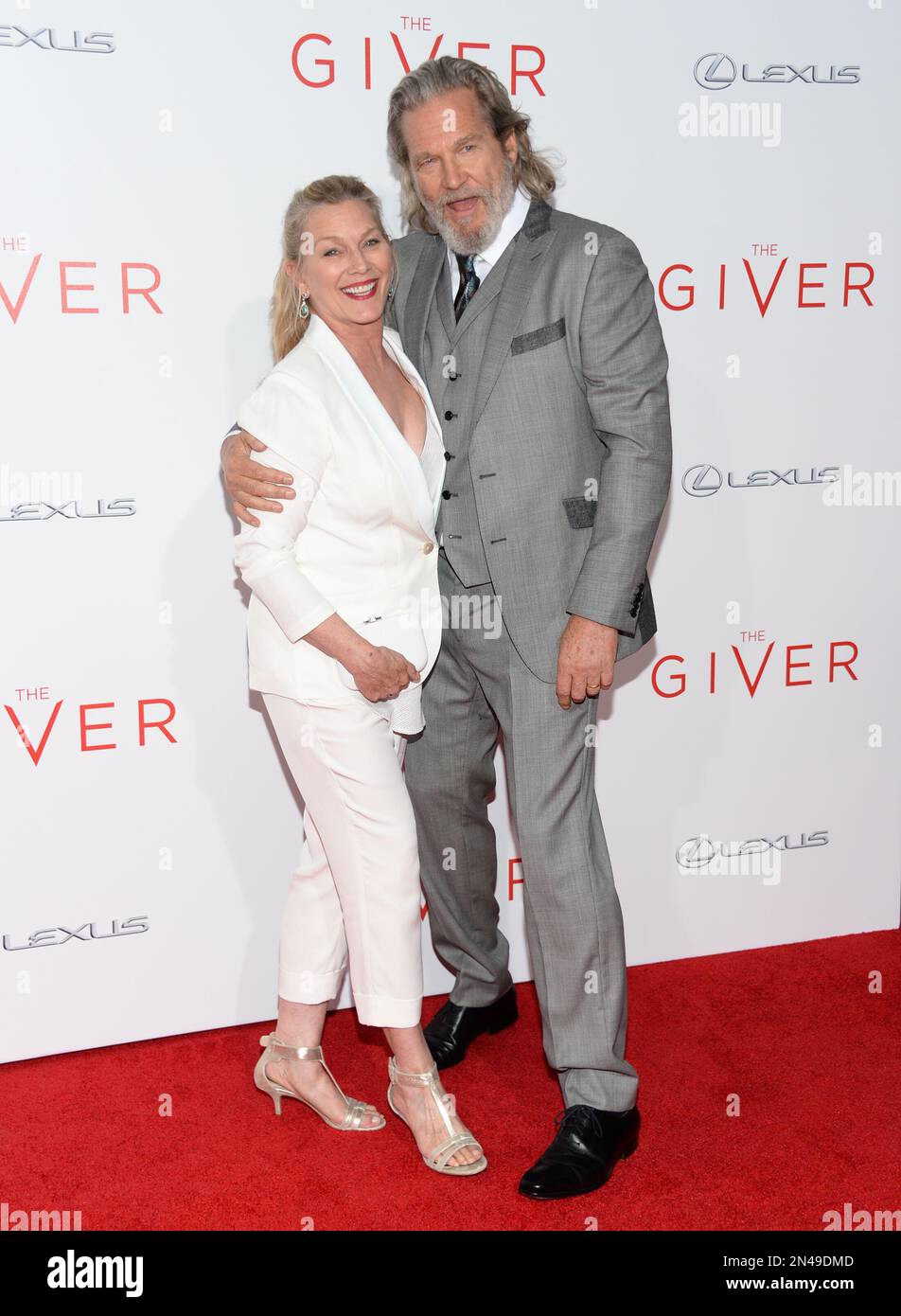 Actor Jeff Bridges and wife Susan Bridges attend the world premiere of ...