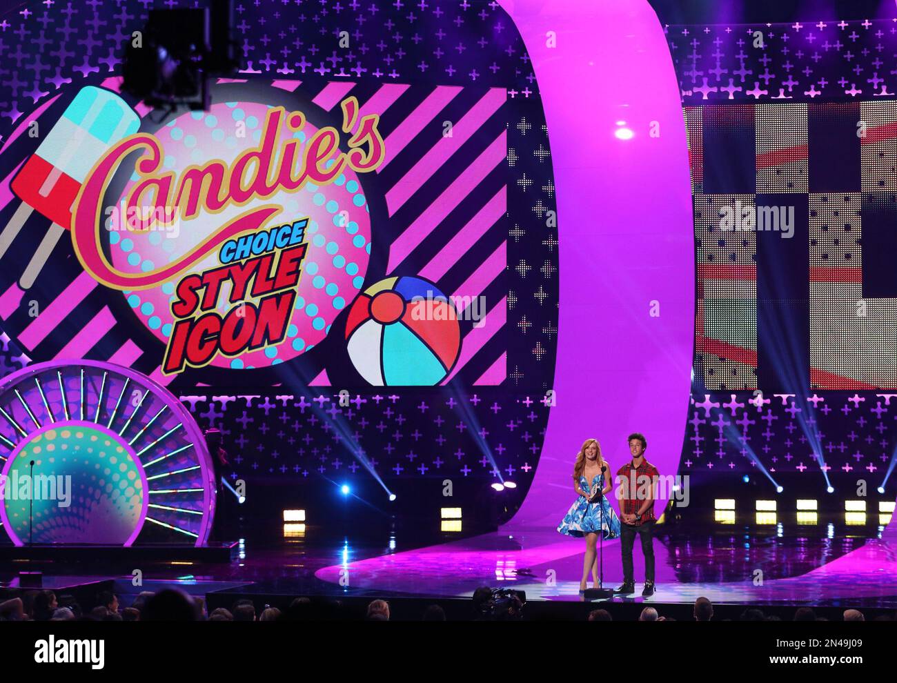 Bella Thorne, left, and Cameron Dallas present the award for choice ...