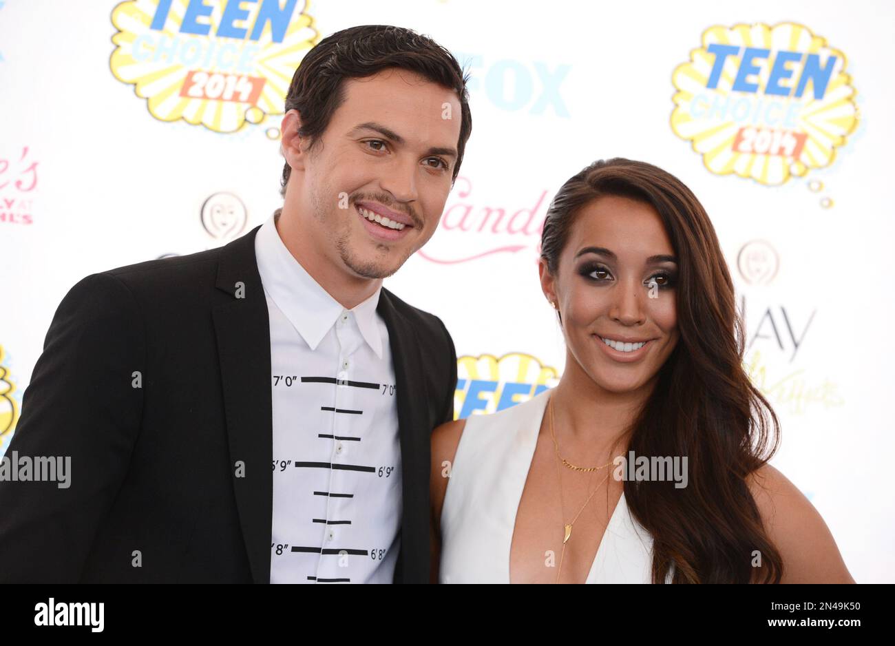 Alex Kinsey, left, and Sierra Deaton arrives at the Teen Choice Awards ...