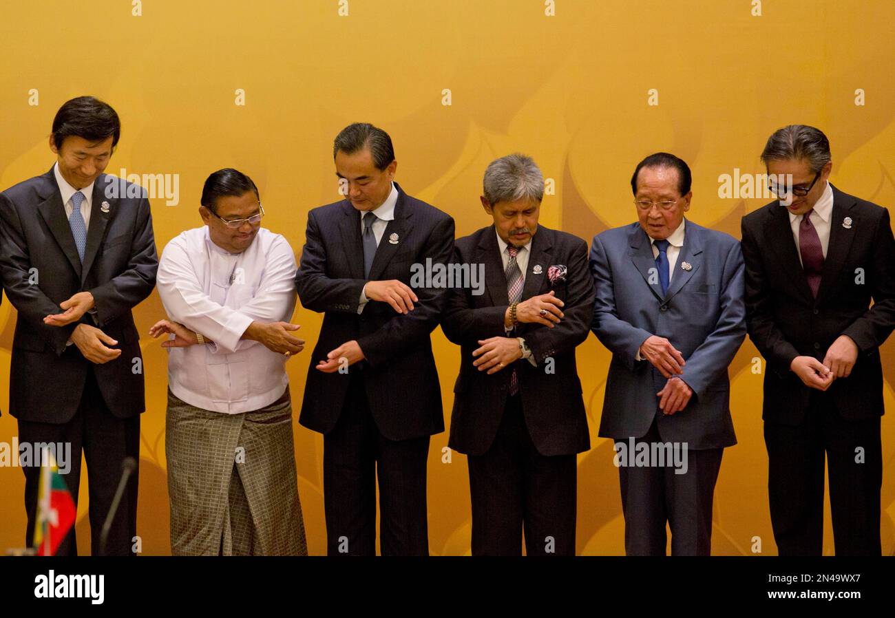Foreign ministers from left, Yun Byung Se of South Korea, Wunna Maung ...
