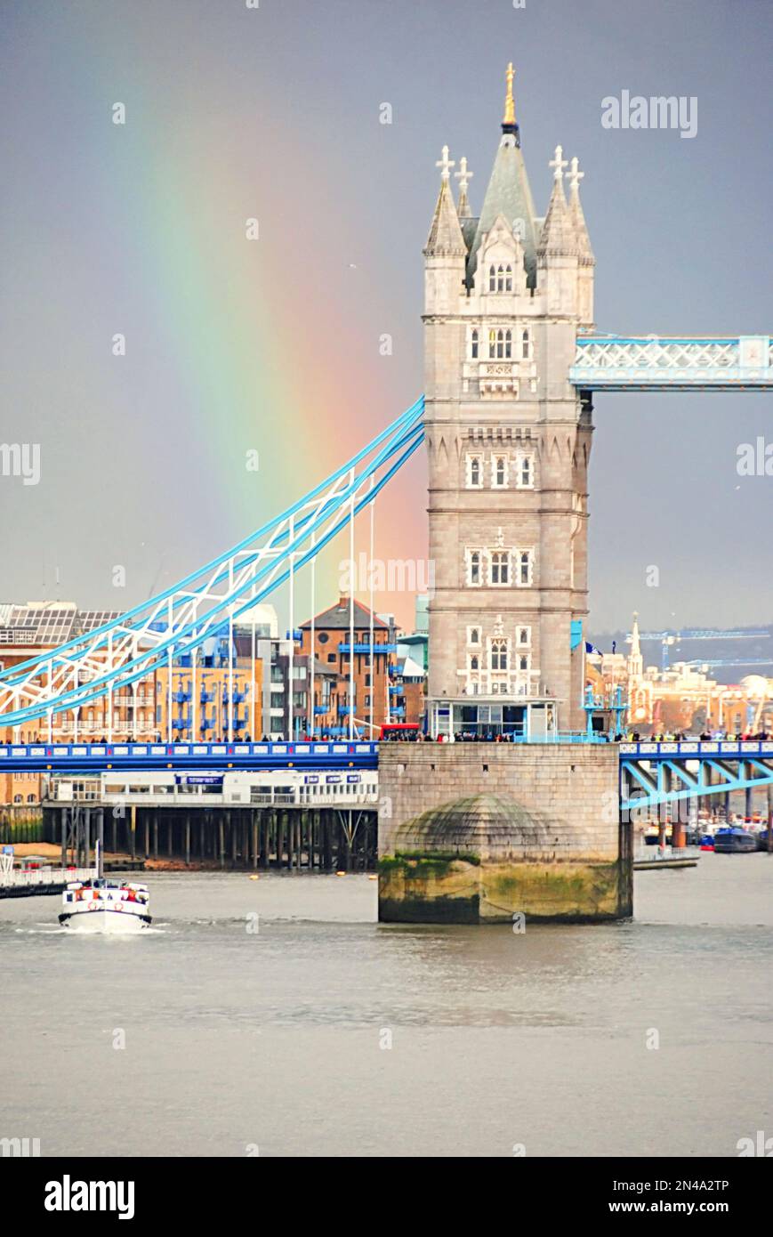 Iconic tower bridge no hi-res stock photography and images - Alamy