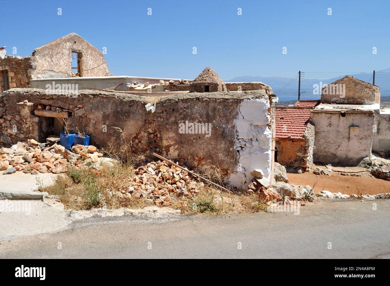 Ruins of rural buildings - Crete Island, Greece Stock Photo - Alamy