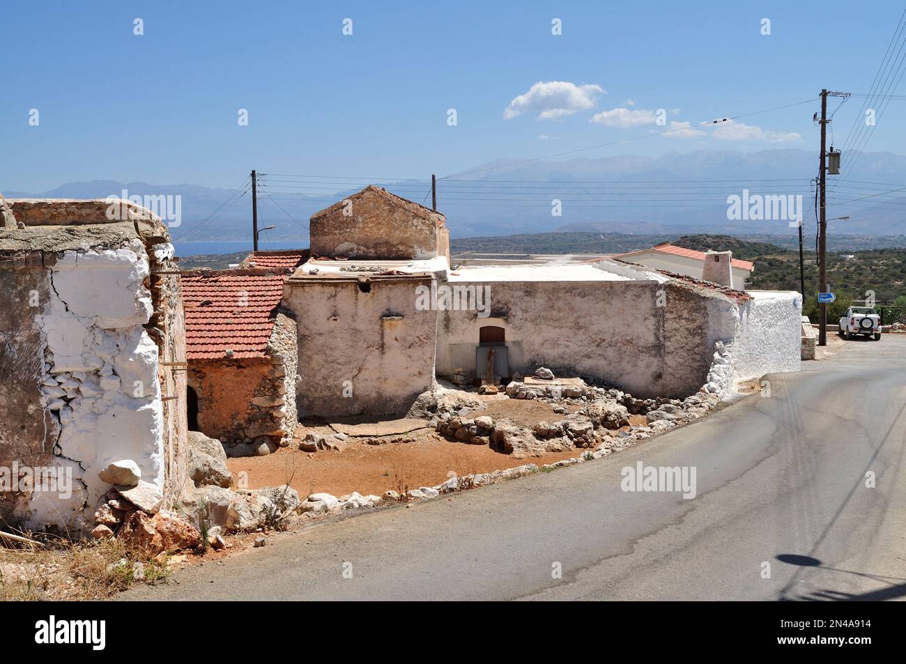 Ruins of rural buildings - Crete Island, Greece Stock Photo - Alamy