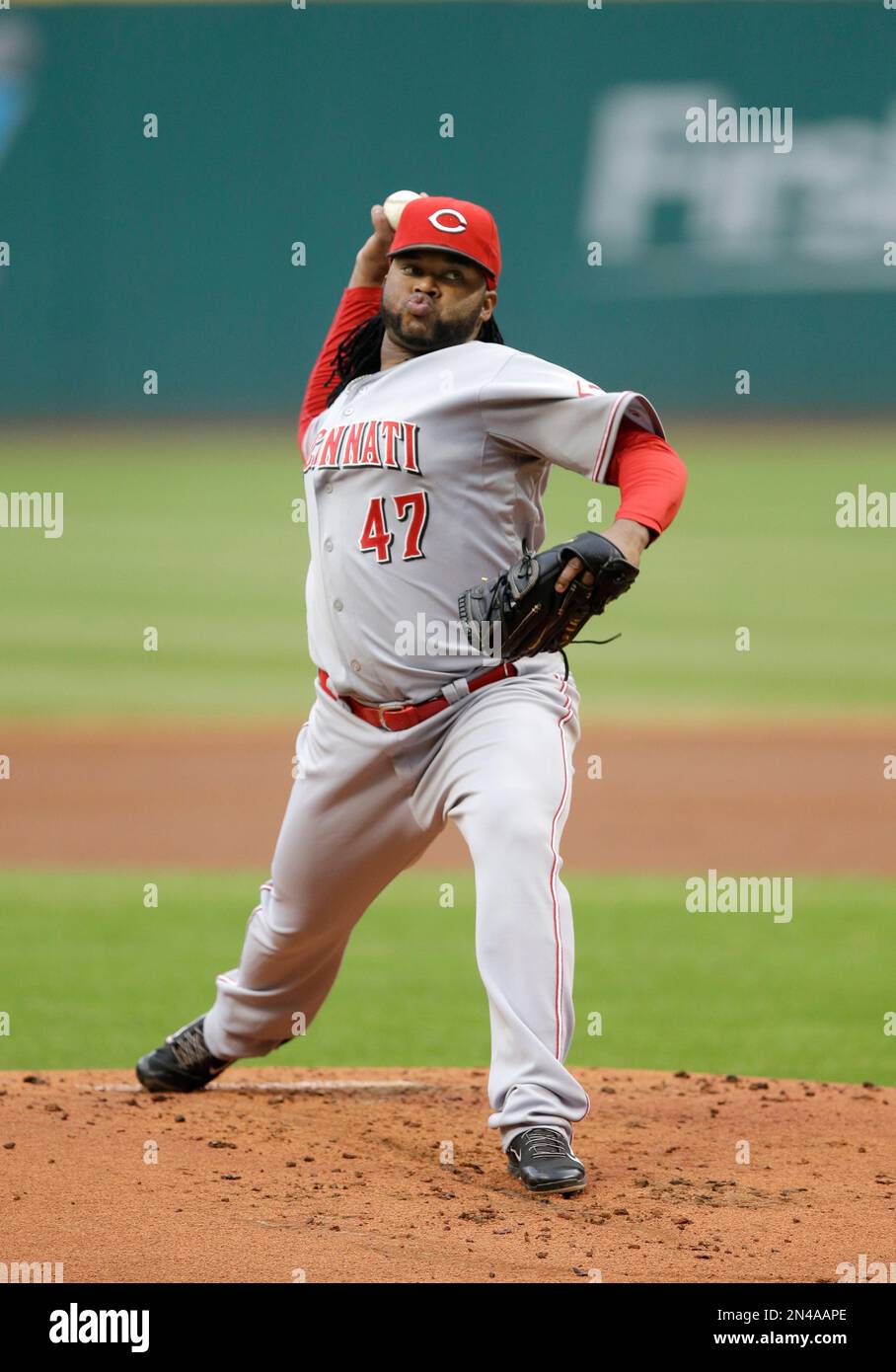 Cincinnati Reds' Johnny Cueto pitches against the Cleveland Indians in ...