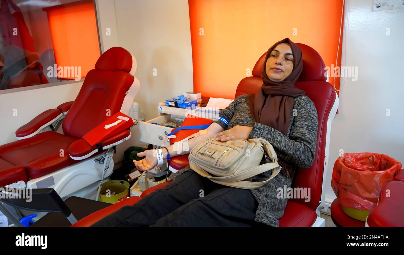Teenager giving blood hi-res stock photography and images - Alamy