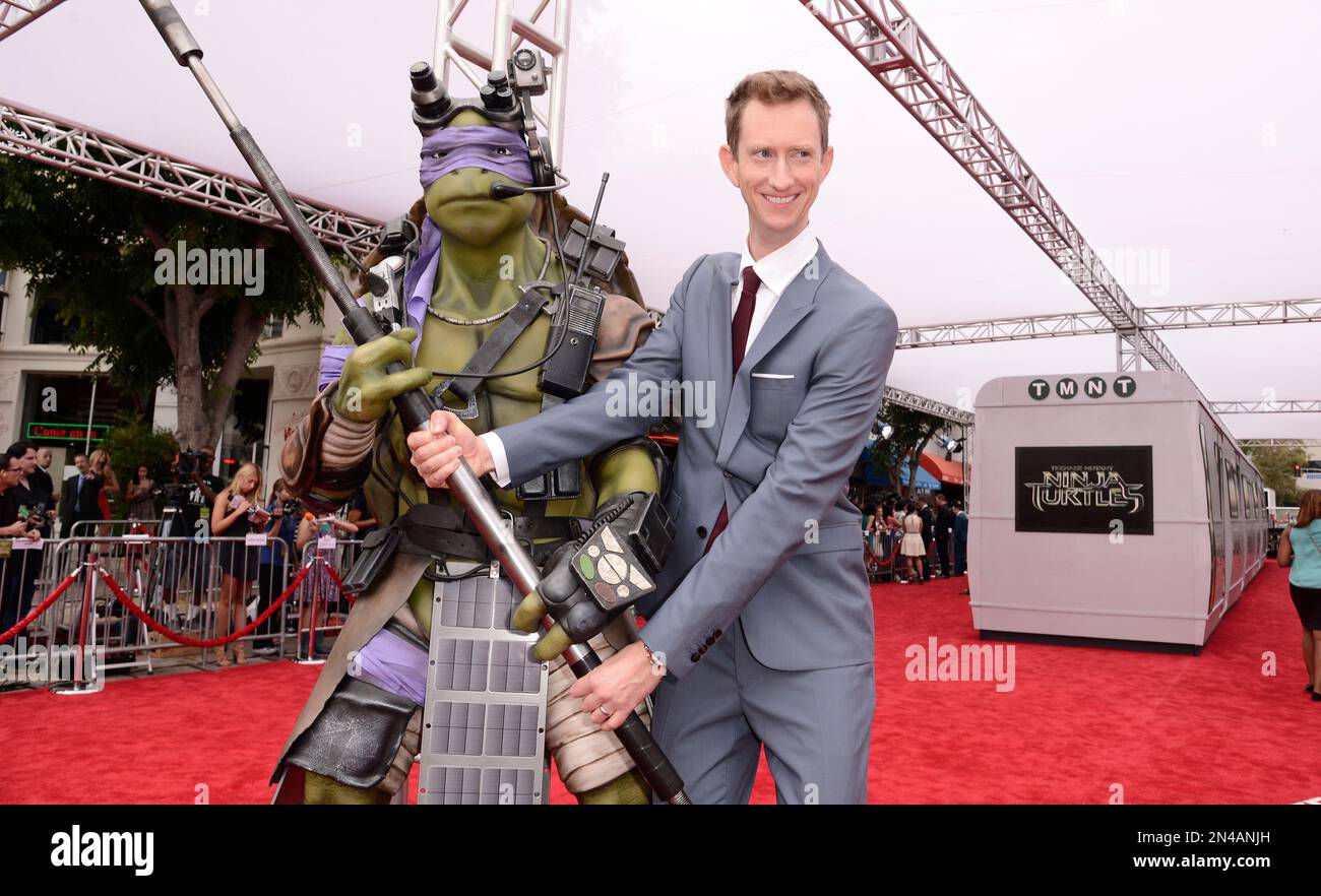 Jeremy Howard arrives at the Los Angeles premiere of "Teenage Mutant ...