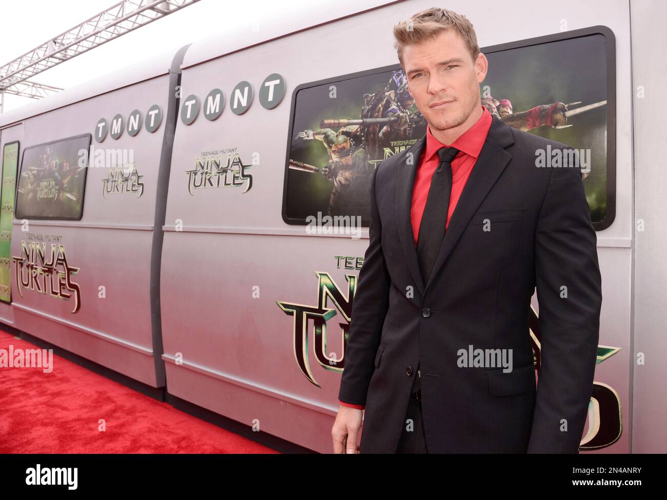 Alan Ritchson arrives at the Los Angeles premiere of "Teenage Mutant ...