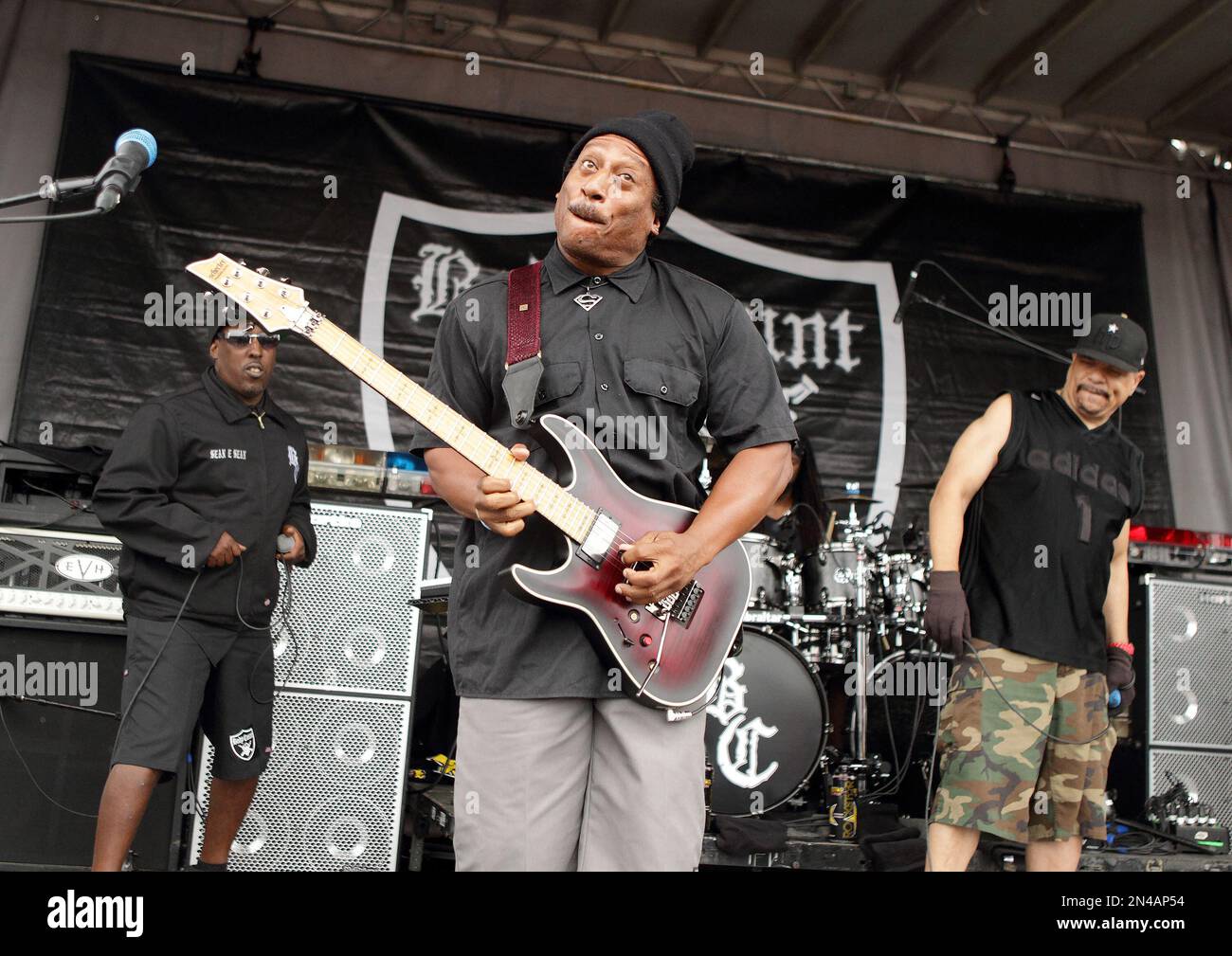 Ernie C performs in concert with his band Body Count during the ...