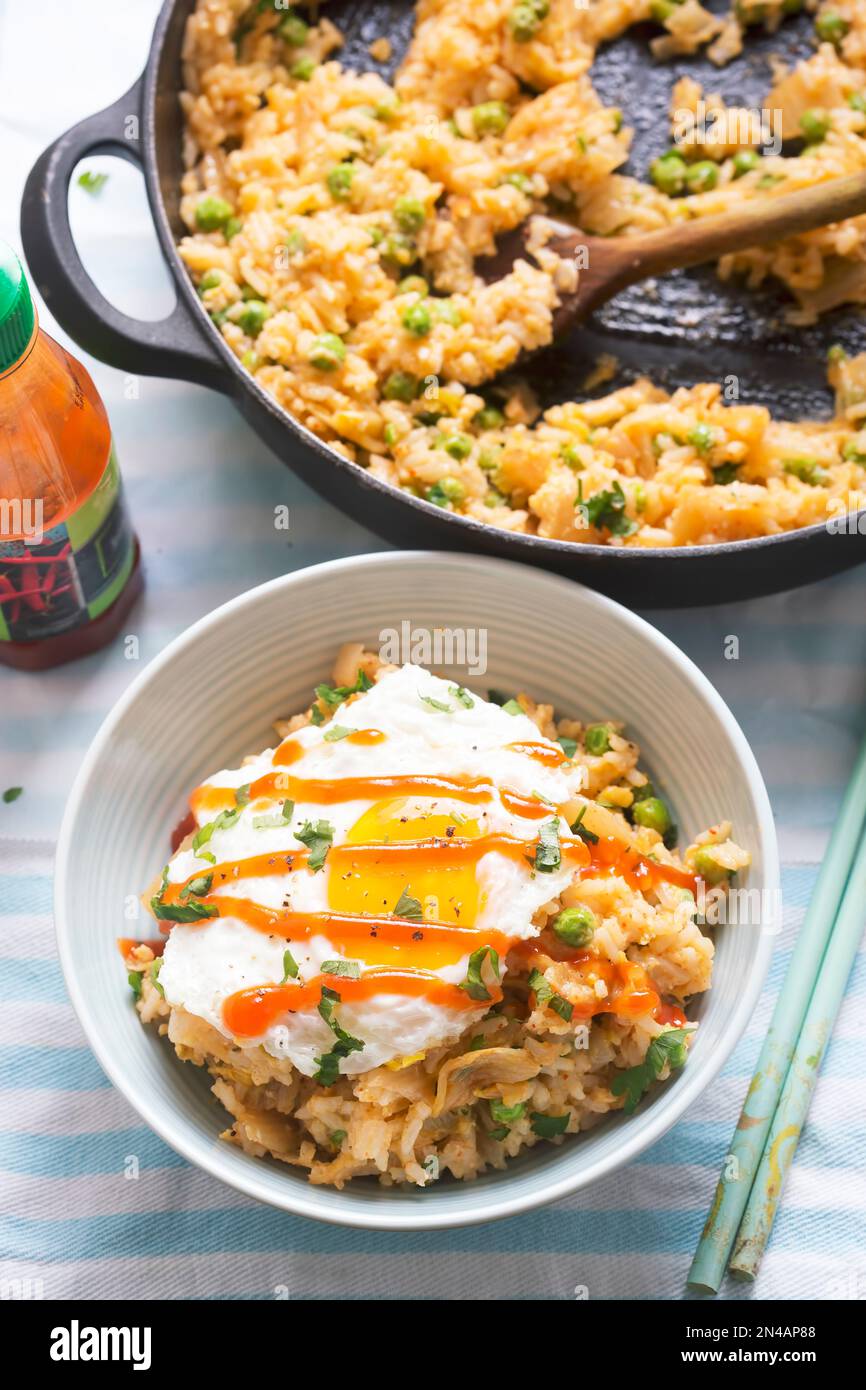 Kimchi fried rice with onion, fried egg, sriracha Stock Photo - Alamy