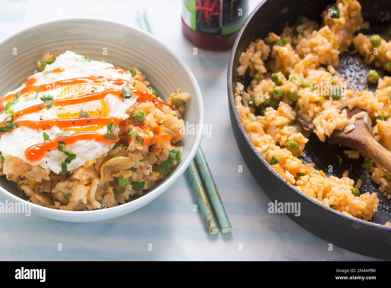 Kimchi fried rice with onion, fried egg, sriracha Stock Photo - Alamy