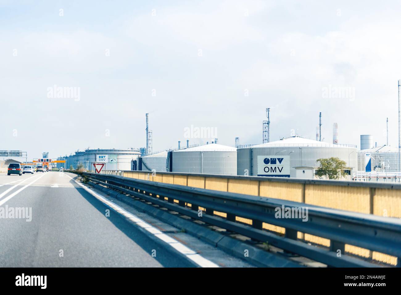 Oil refinery omv hi-res stock photography and images - Alamy