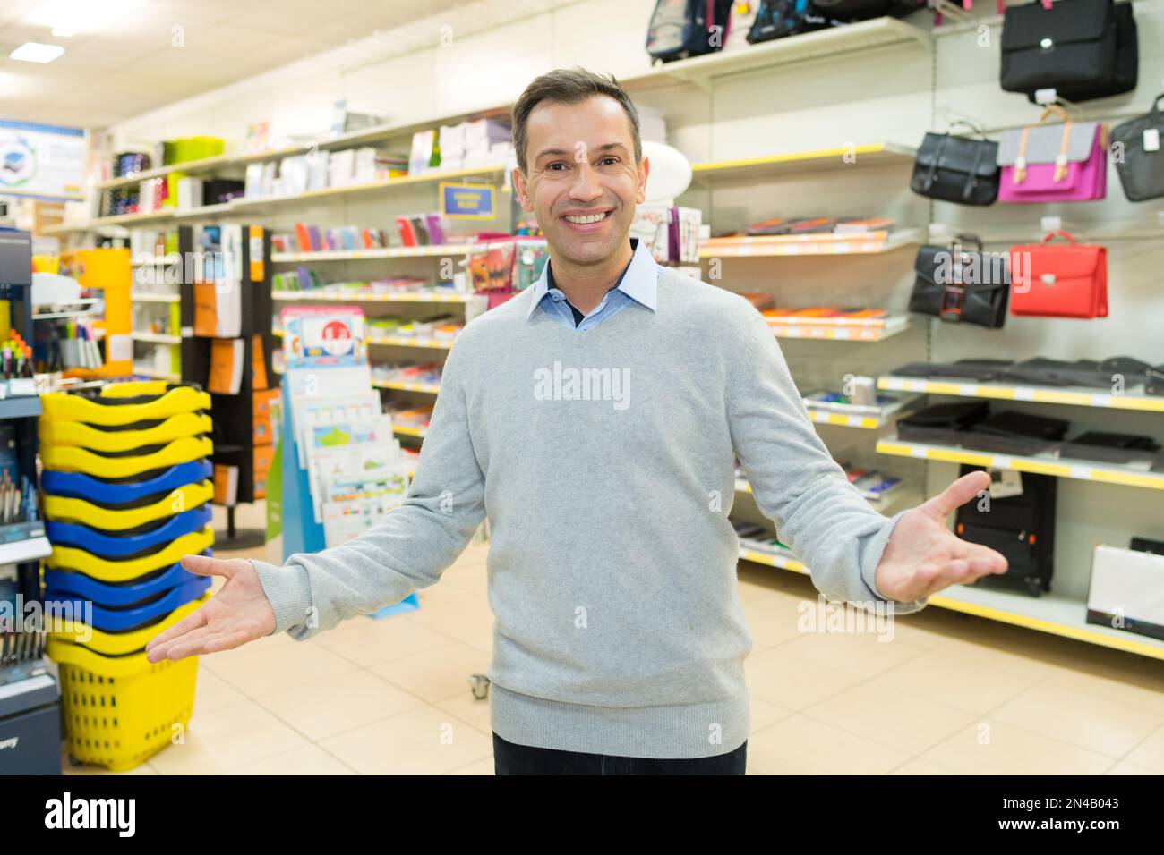 Store owner customer outside hi-res stock photography and images - Alamy