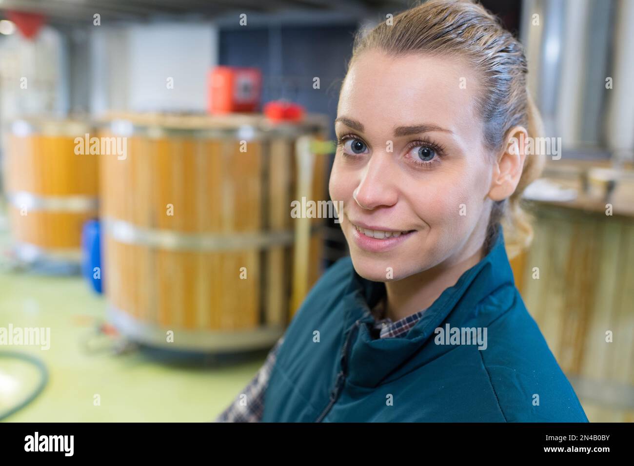 Female brewer hi-res stock photography and images - Alamy