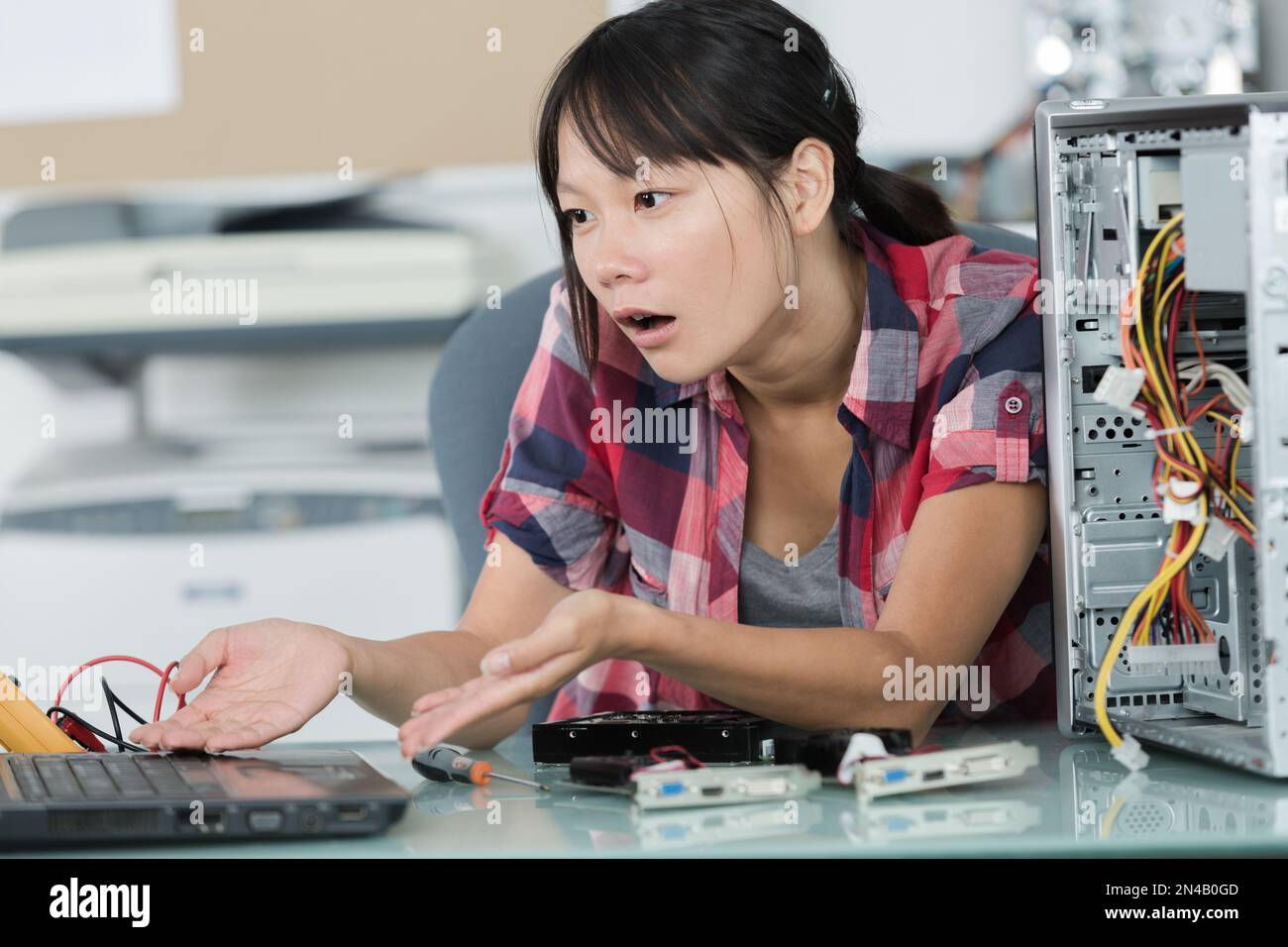 Confused looking computer technician hi-res stock photography and ...