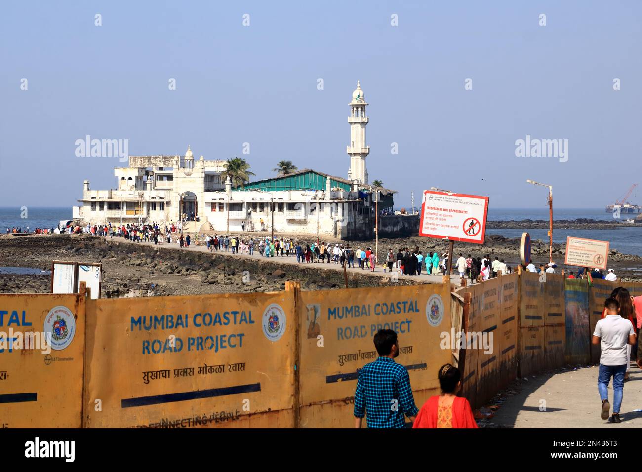 December 20 2022 - Mumbai, Maharashtra in India: Unidentified pilgrims ...