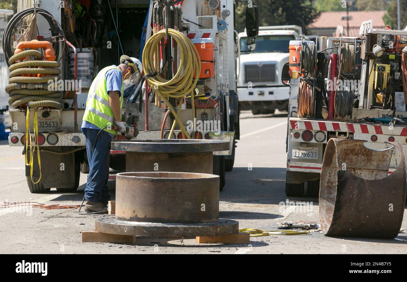 Los Angeles Department of Water and Power crews work off site on parts ...