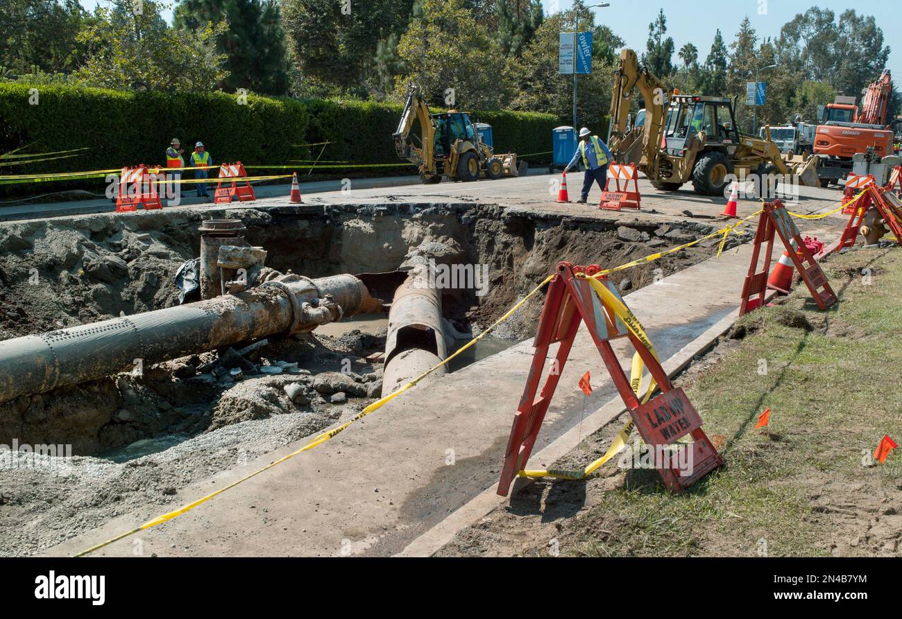 Los Angeles Department of Water and Power crews work to repair the "Y ...