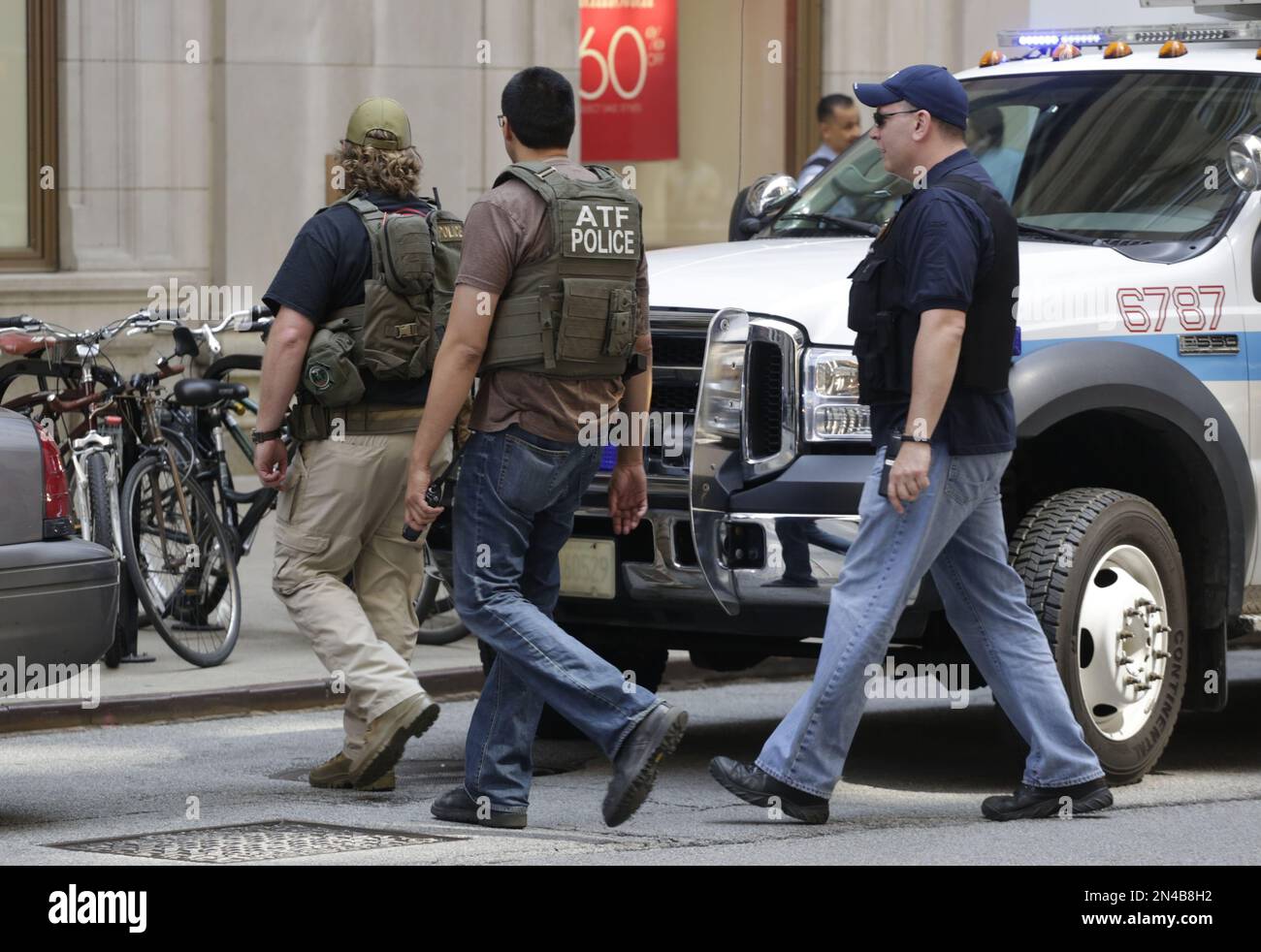 Bureau of Alcohol, Tobacco, Firearms and Explosives agents and Chicago ...