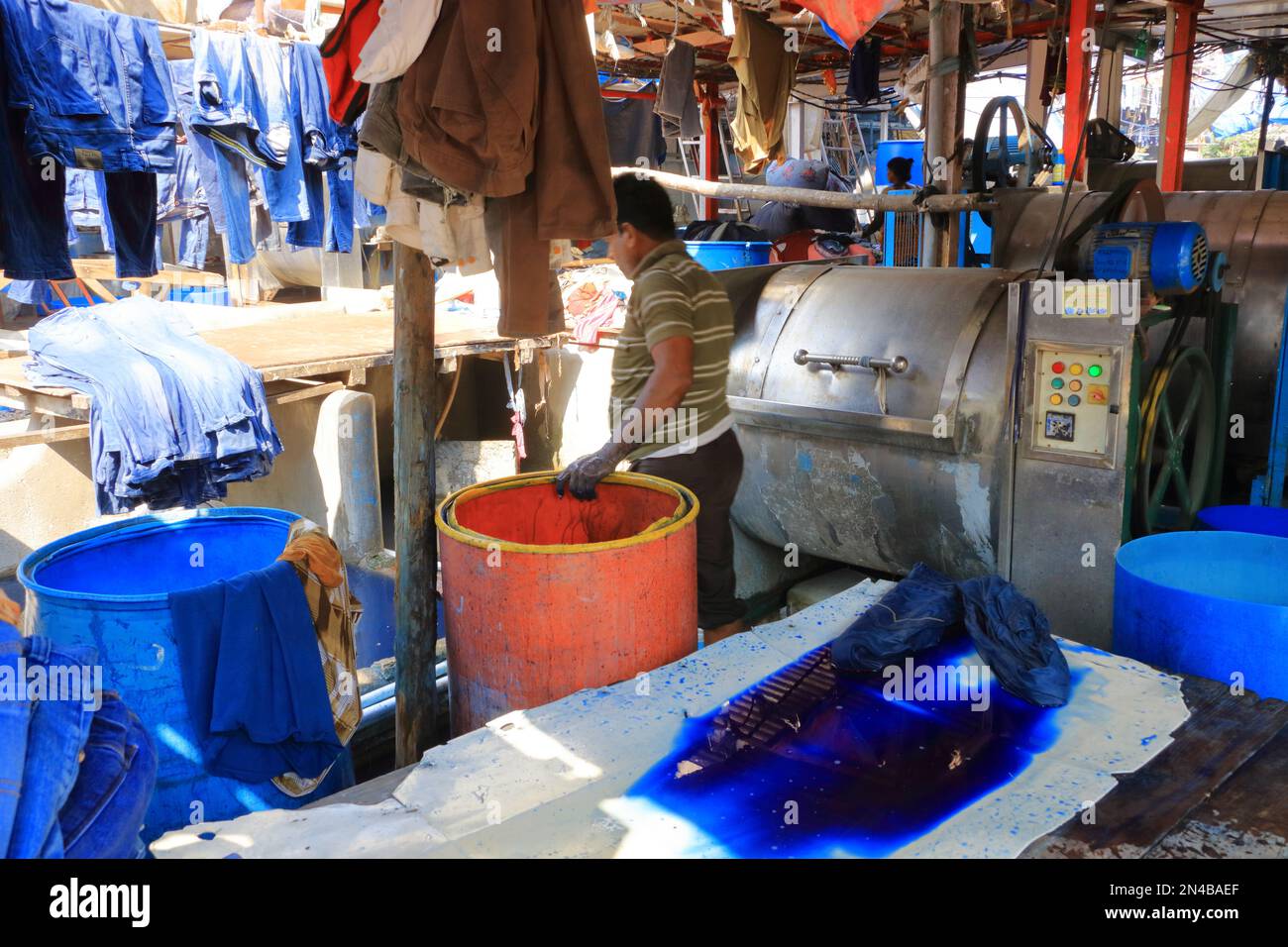 December 21 2022 - Mumbai, Maharashtra in India: People washing clothes ...